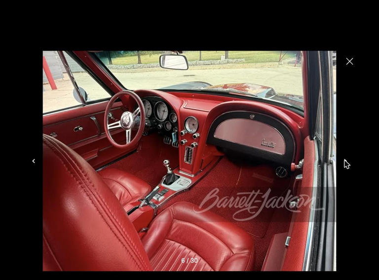 Restomod 1967 Corvette hides 600HP LS3 under that split-window style