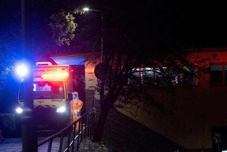 US doctor isolated in Czech hospital for Ebola monitoring released ...