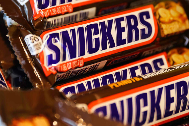 Snickers just debuted a new frozen treat that has fans racing to Walmart