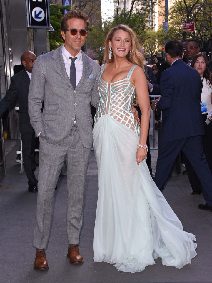 Blake Lively piggybacks on husband Ryan Reynolds during flirty NYC date ...