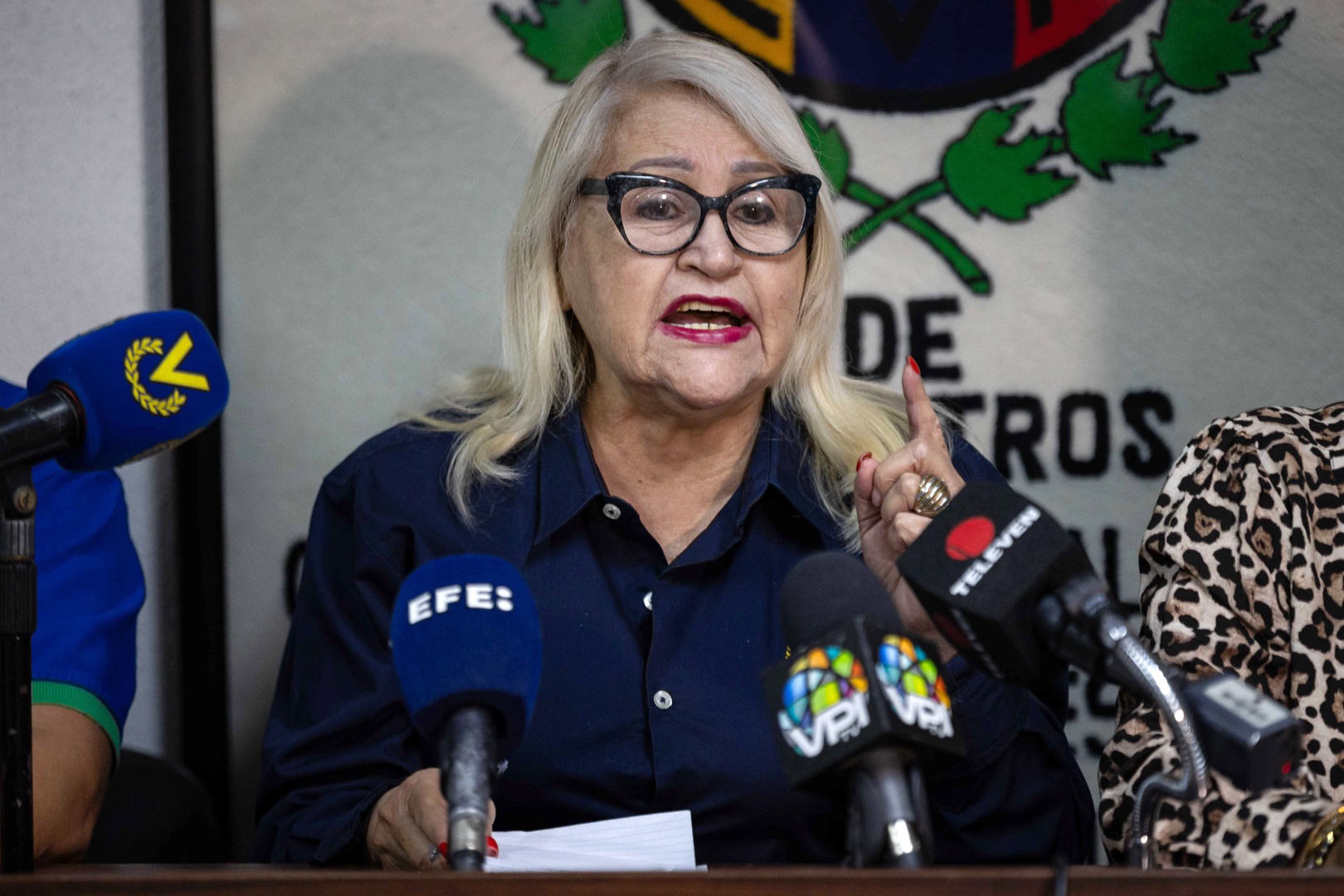 Profesores venezolanos se suman a un paro y exigen soluciones ...