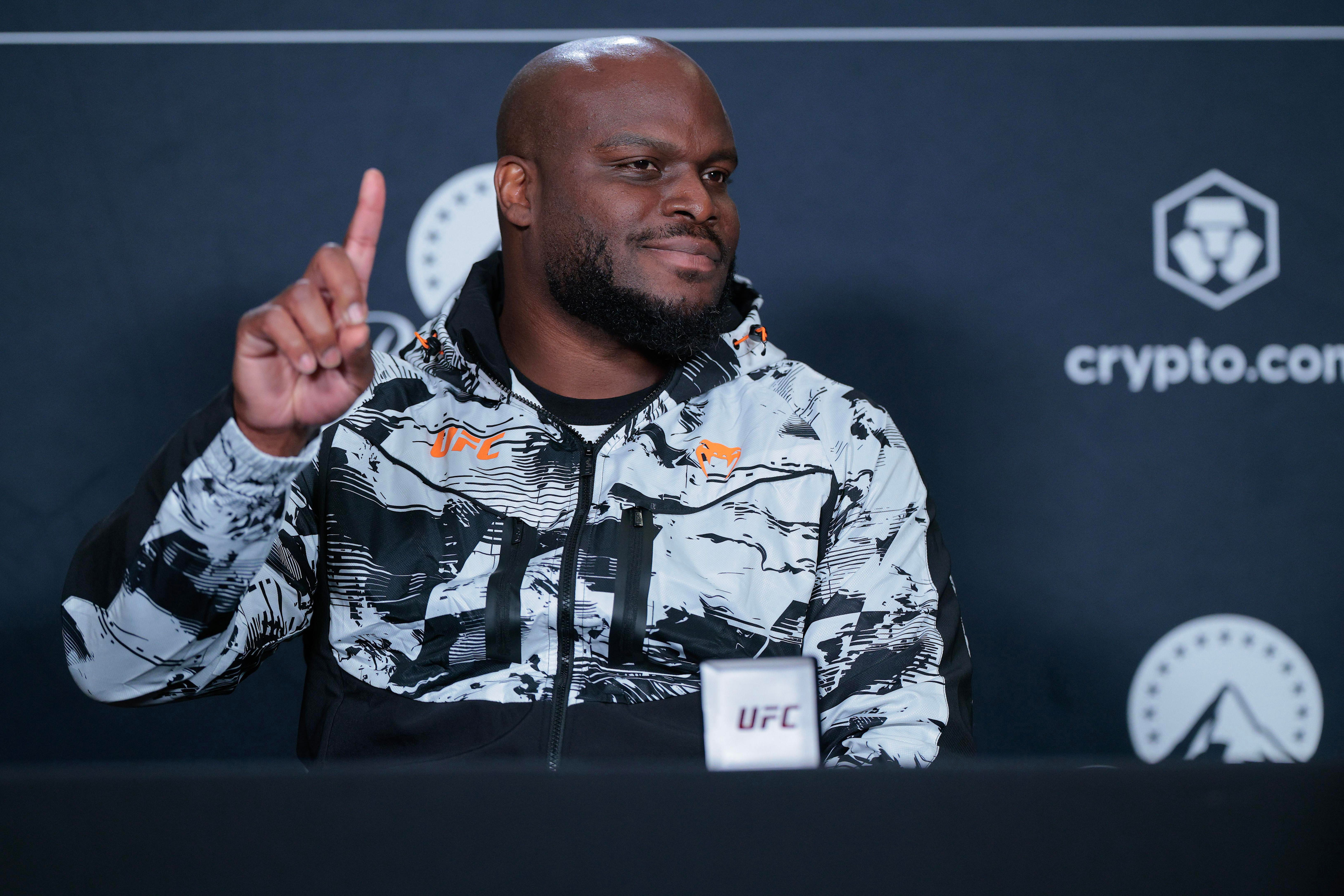 Derrick Lewis awarded pin for 75 clean drug tests, credits marijuana ...