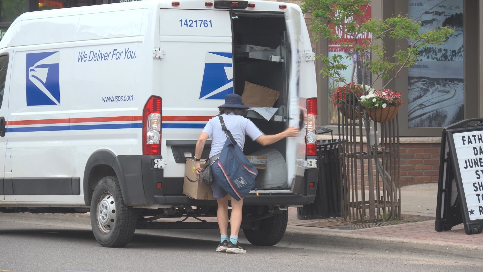 TV6 investigates: USPS aims to evolve amongst declining letters