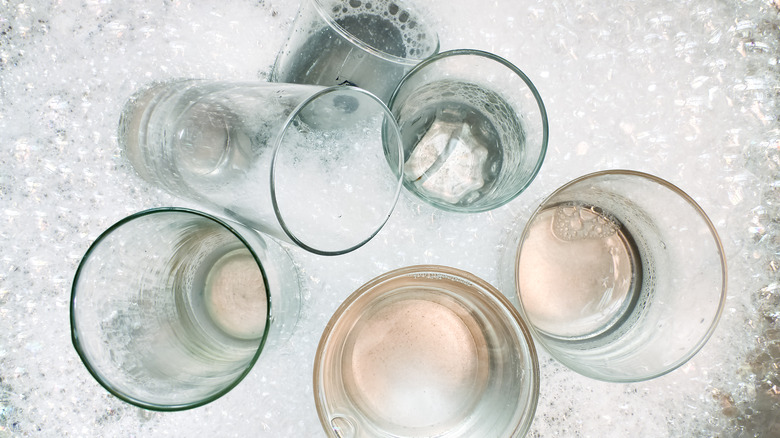 10 signs your dishwasher is too old