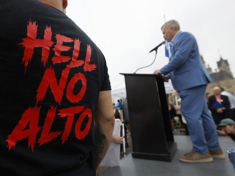 Citizen groups, farmers and MPs protest Alto high-speed rail project on ...