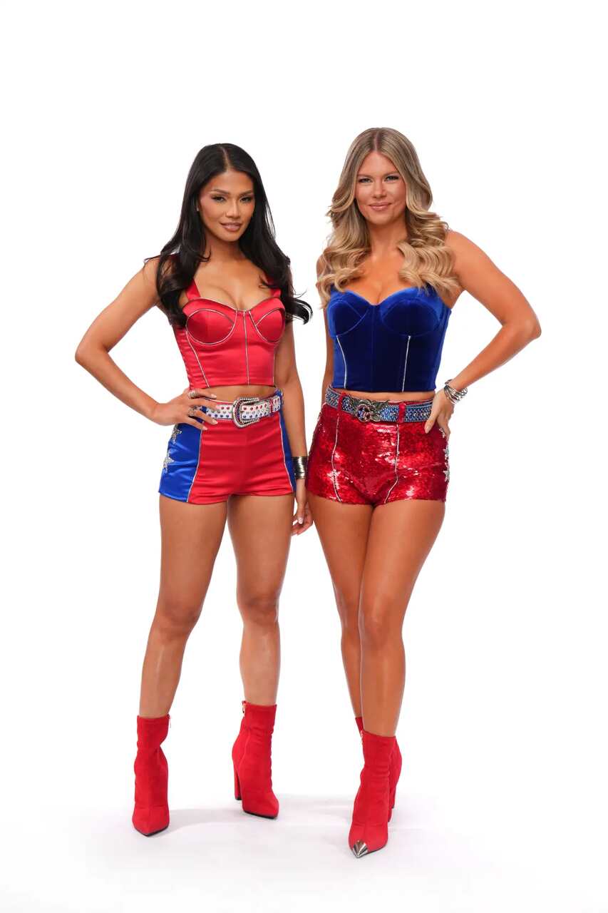 Podívejte se na slavnostní outfity „octagon girls“ pro akci UFC v Bílém ...