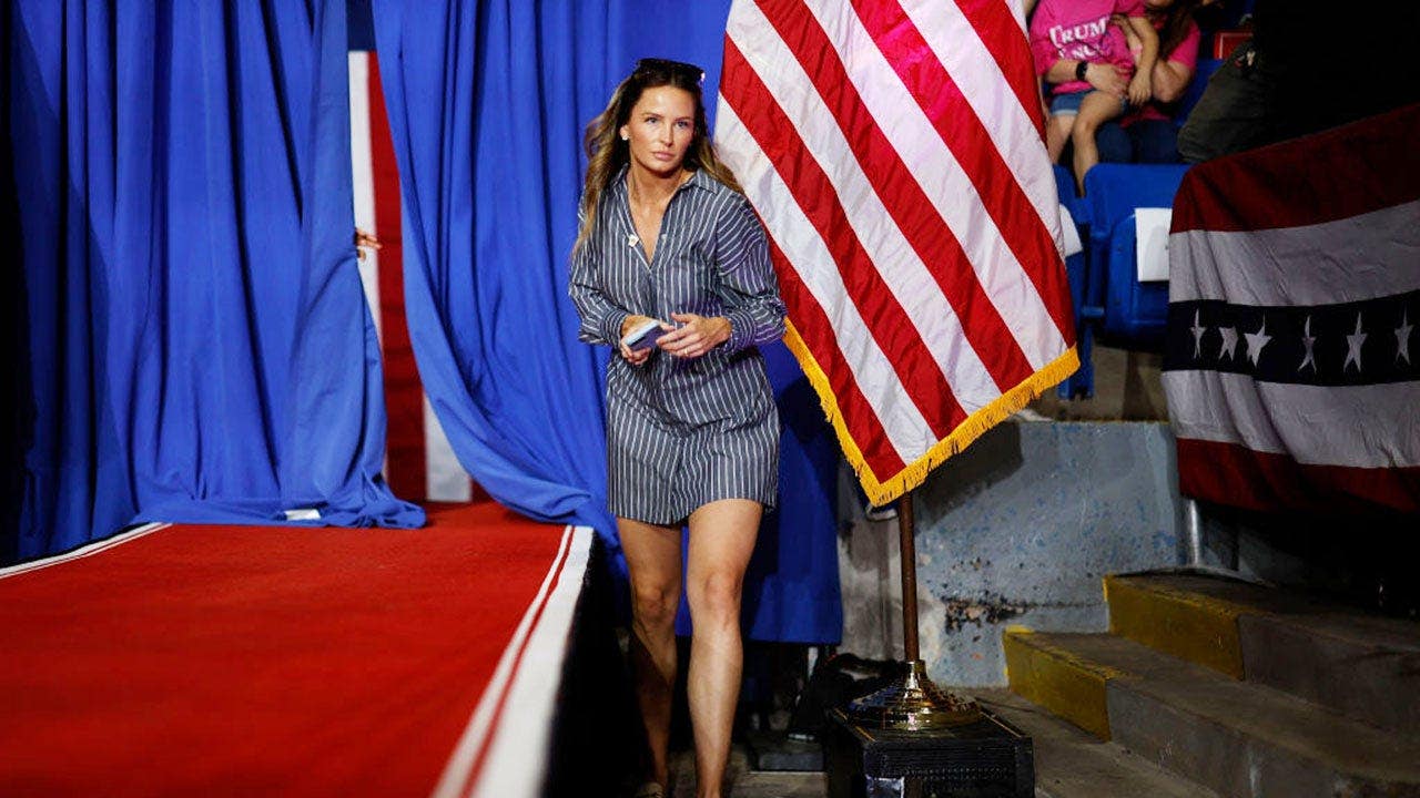 MAGA beauty Margo Martin had booing Knicks fans sweating, Sophie ...