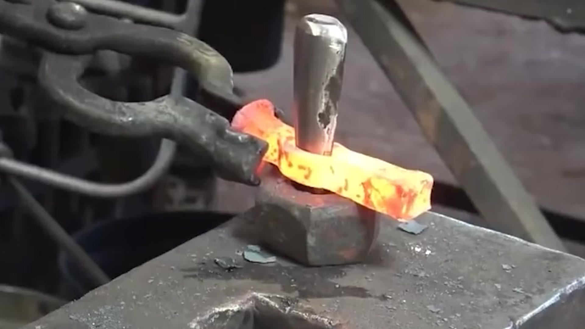 Forging a mini traditional-style tomahawk
