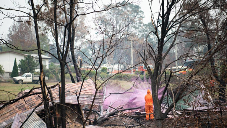 'Unprepared:' Bushfire experts raise alarm