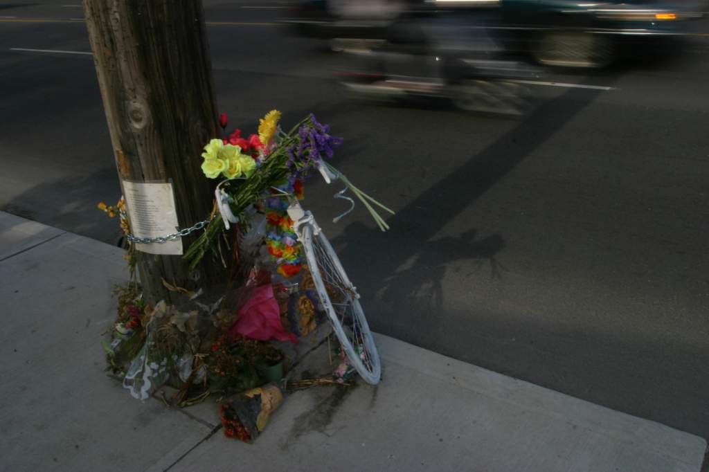 Toronto committee moves to trial memorials for fatal crashes ...