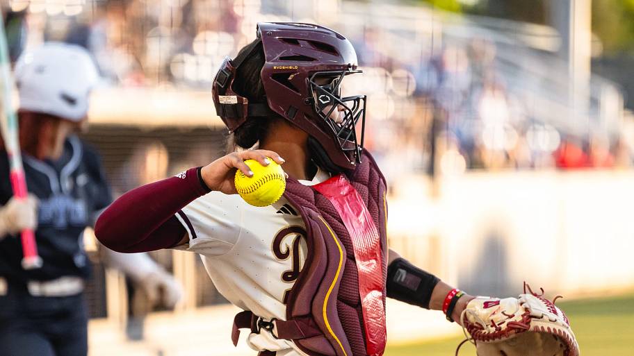 National champion Texas softball strengthens roster with transfer catcher