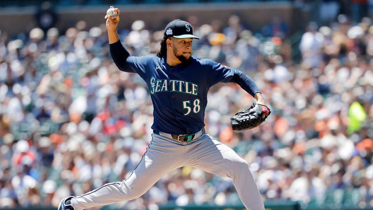 The Mariners swap Luis Castillo for Sean Murphy in this MLB mock trade ...