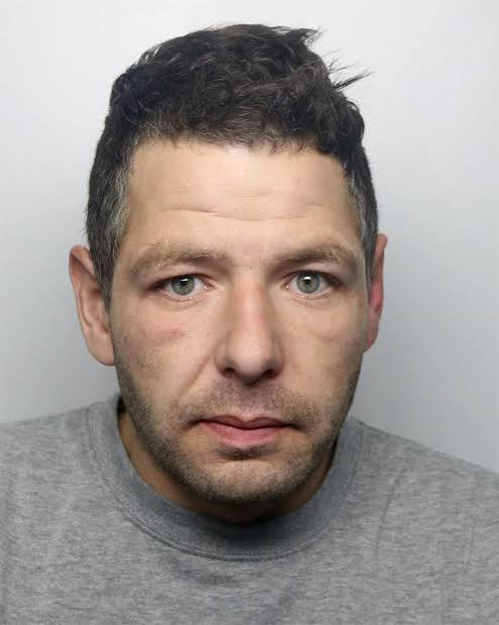 Child killer stabbed more than 30 times by inmates in 5-minute prison ...