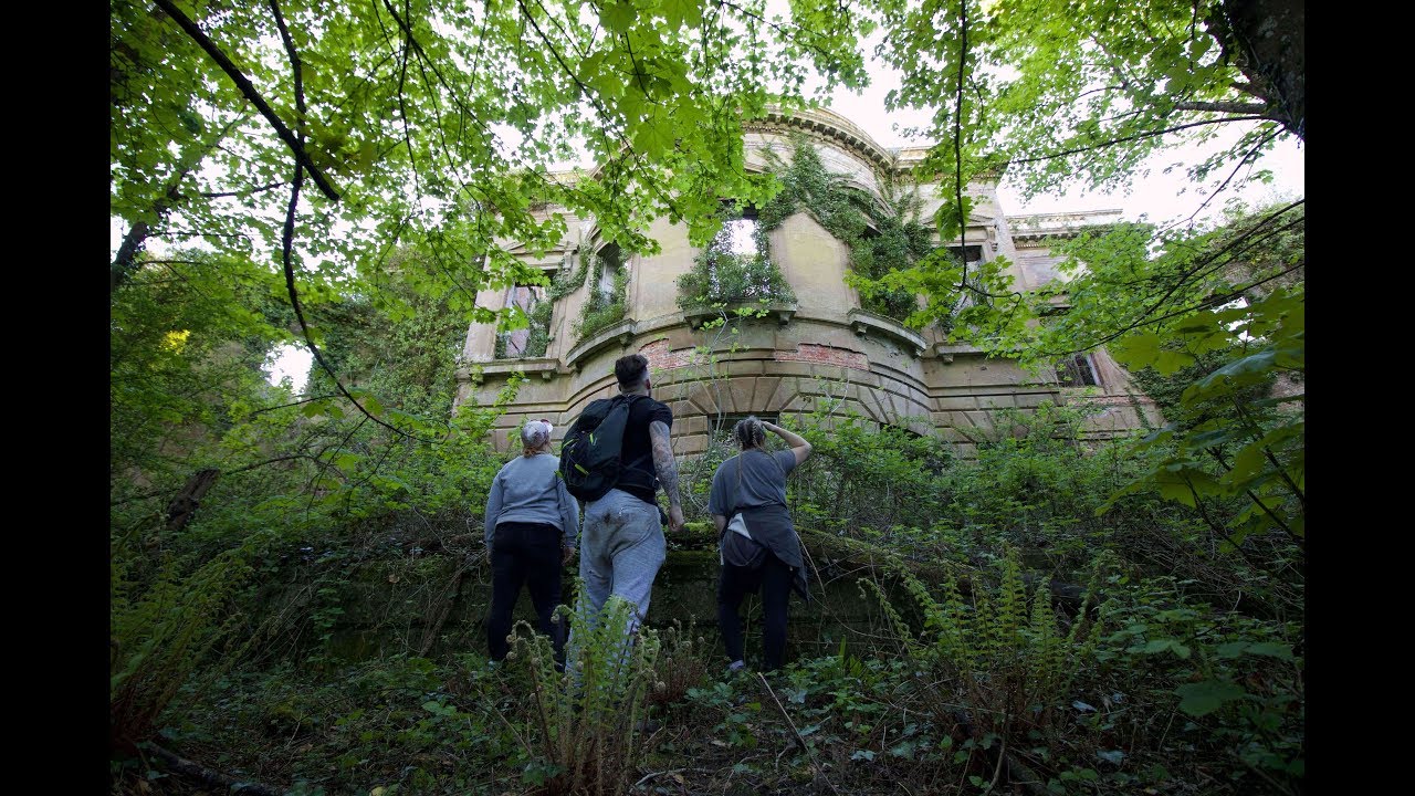 Exploring a lost mansion from the 16th century