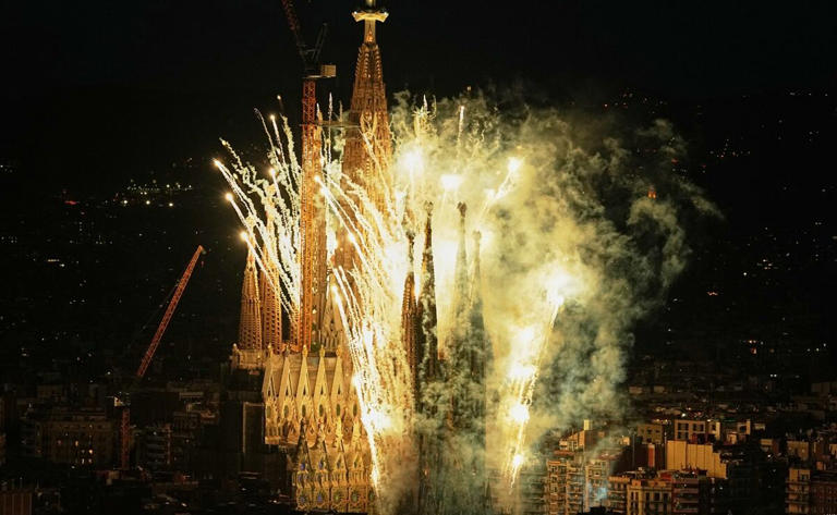 El Papa elogia la Sagrada Familia y la define como una obra maestra de ...
