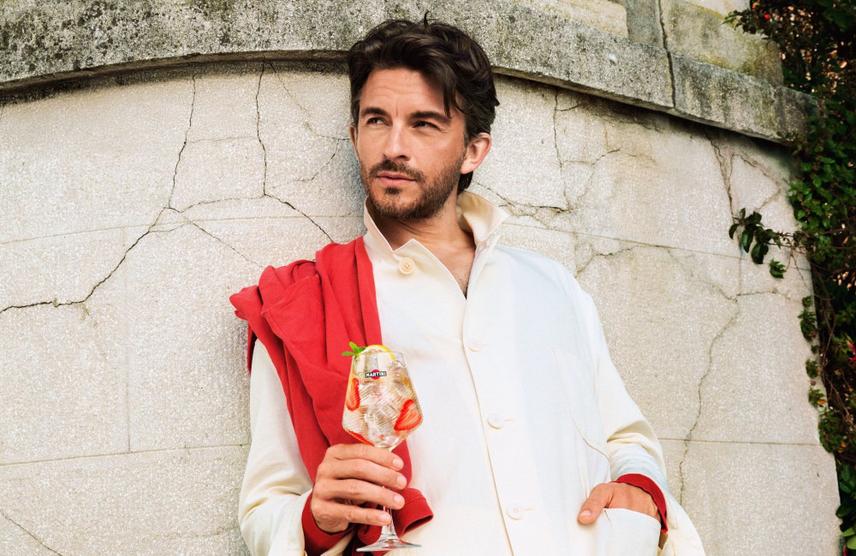 From People's Sexiest Man Alive to the Martini Man! Jonathan Bailey ...