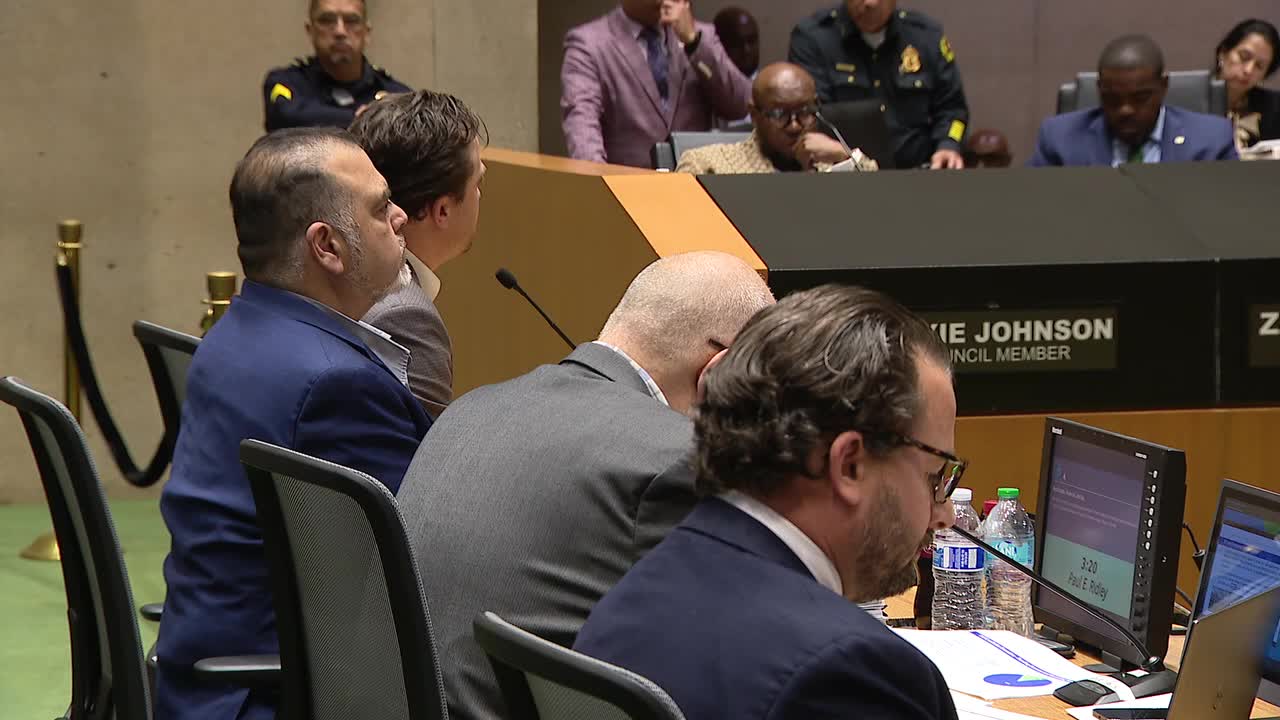 Dallas residents pack City Hall for meeting on building's future