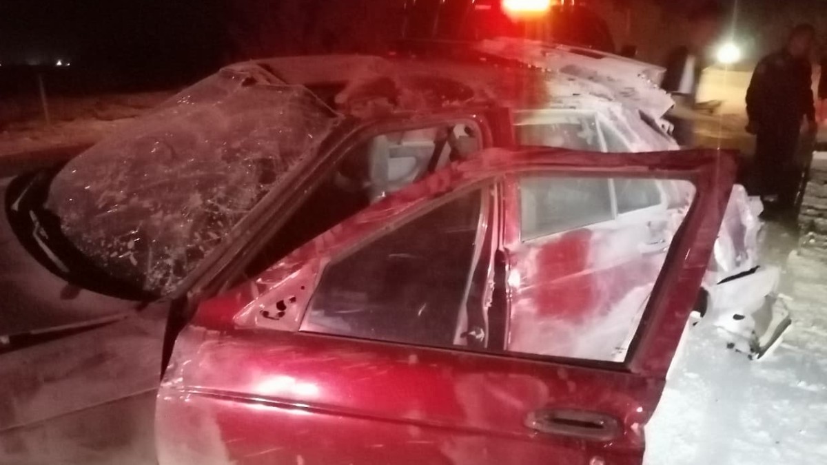 Joven vuelca tras esquivar perros en plena carretera en San Pedro Coahuila