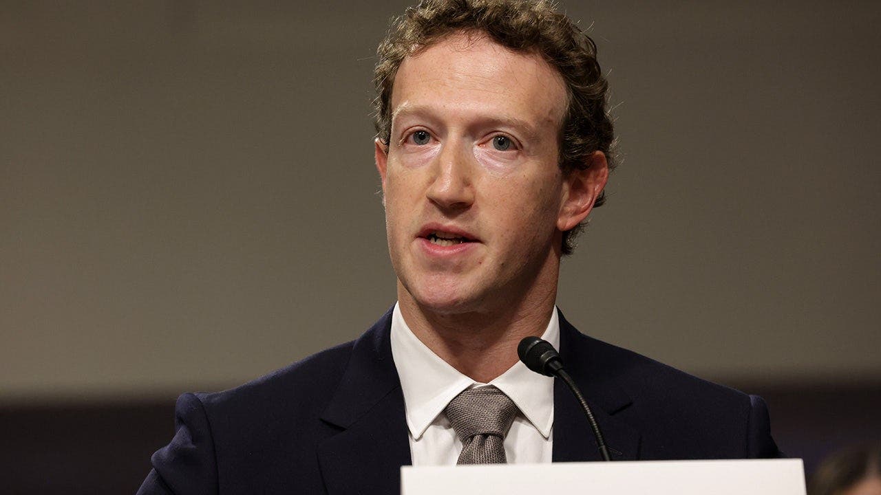 'The Social Reckoning' trailer drops with Jeremy Strong as Zuckerberg ...