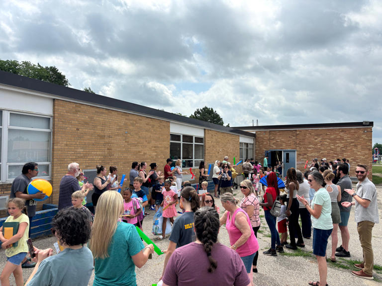 Sycamore Elementary School in Holt closes after 73 years