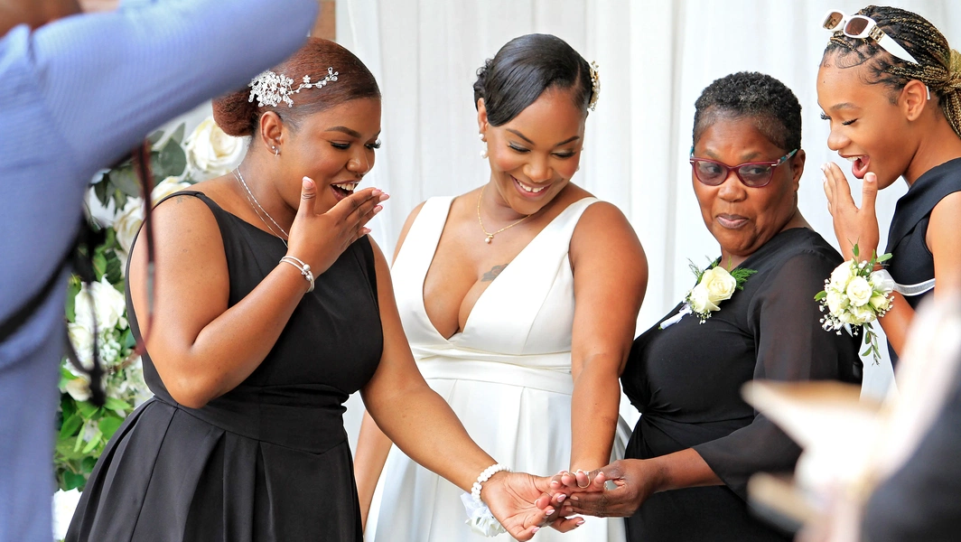 Rising costs push Canadian couples toward smaller weddings