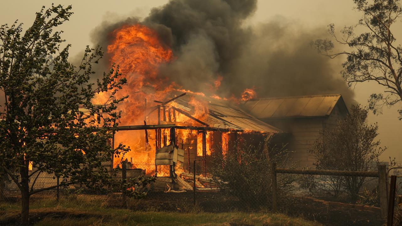 'Unprepared:' Bushfire experts raise alarm
