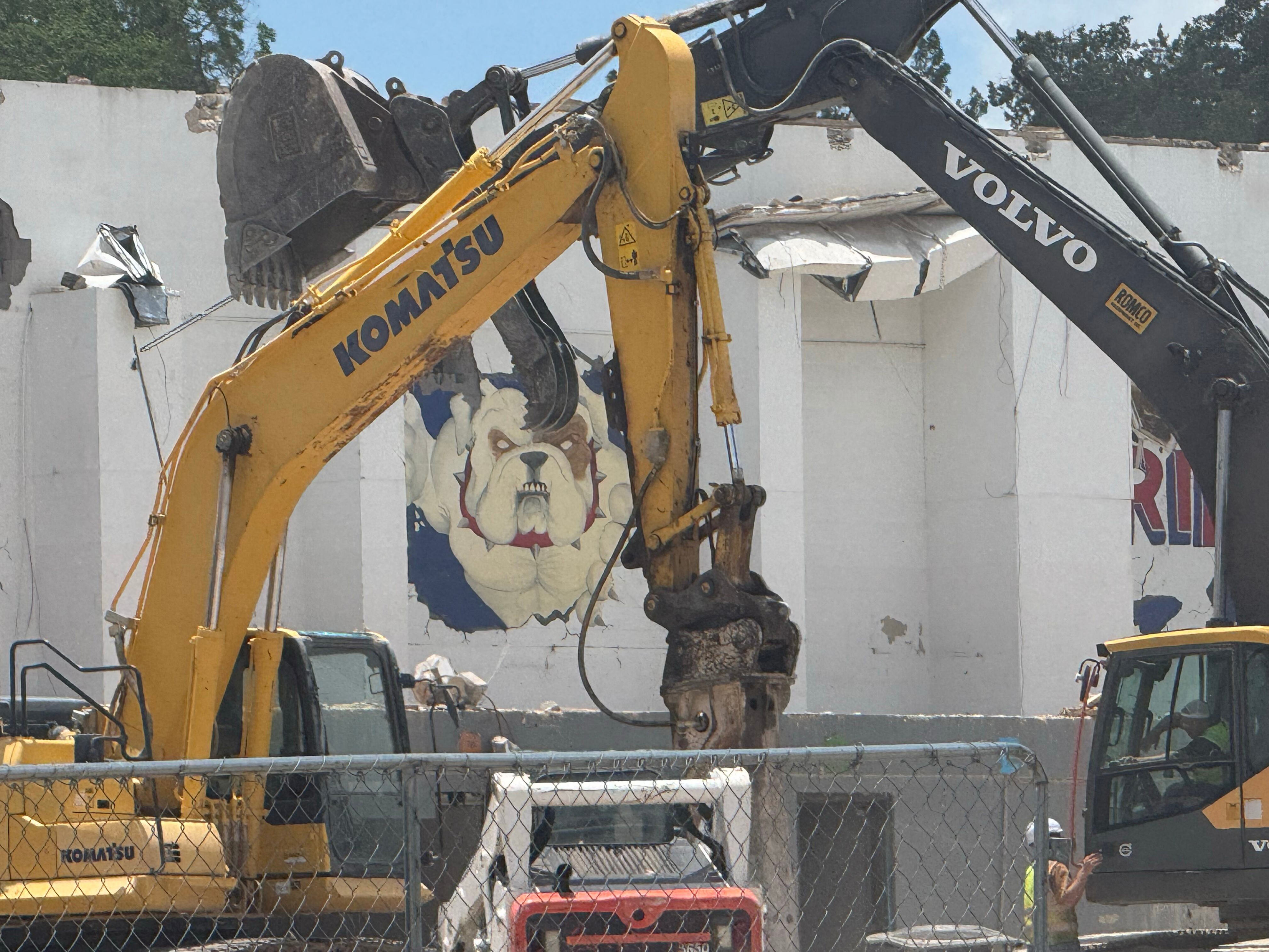 Crews demolish Indian Spring Middle School for Waco downtown ...