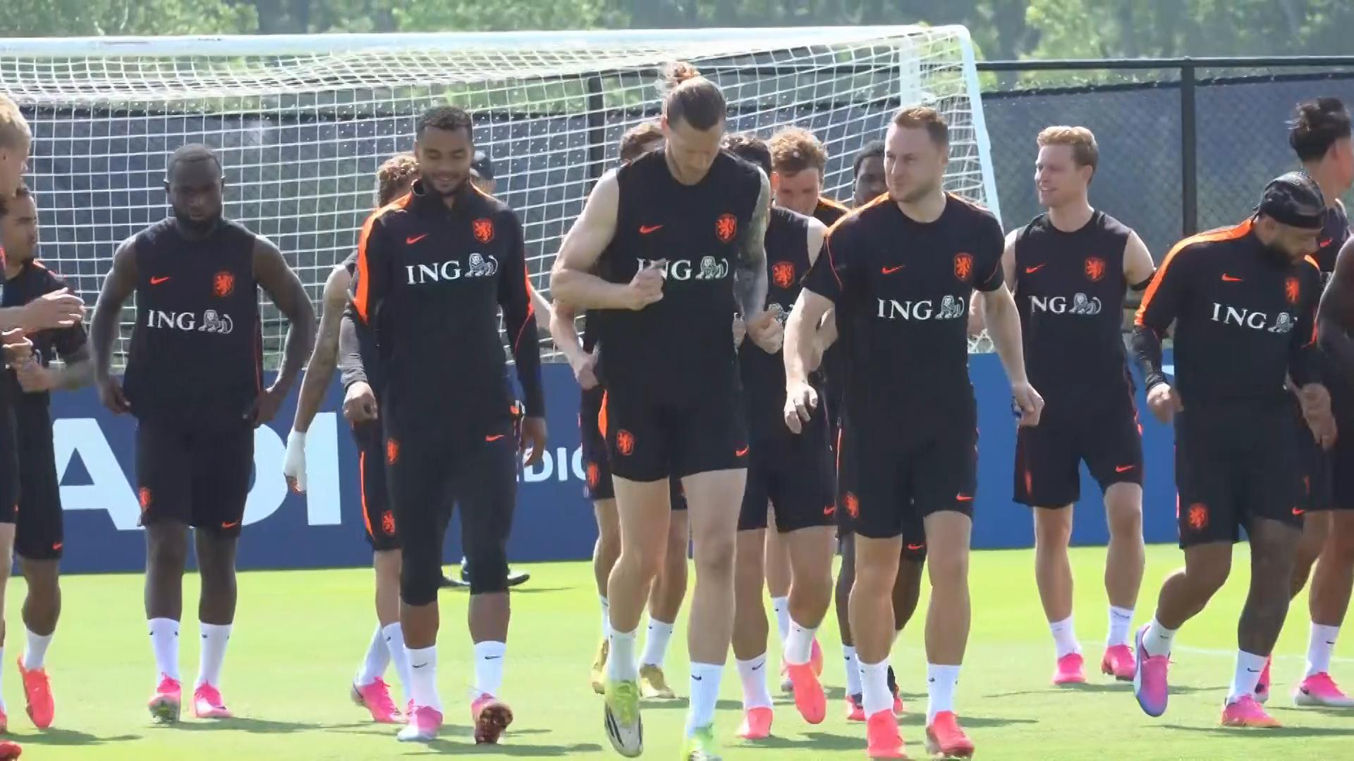 Netherlands practice in Missouri heat ahead of World Cup game against Japan