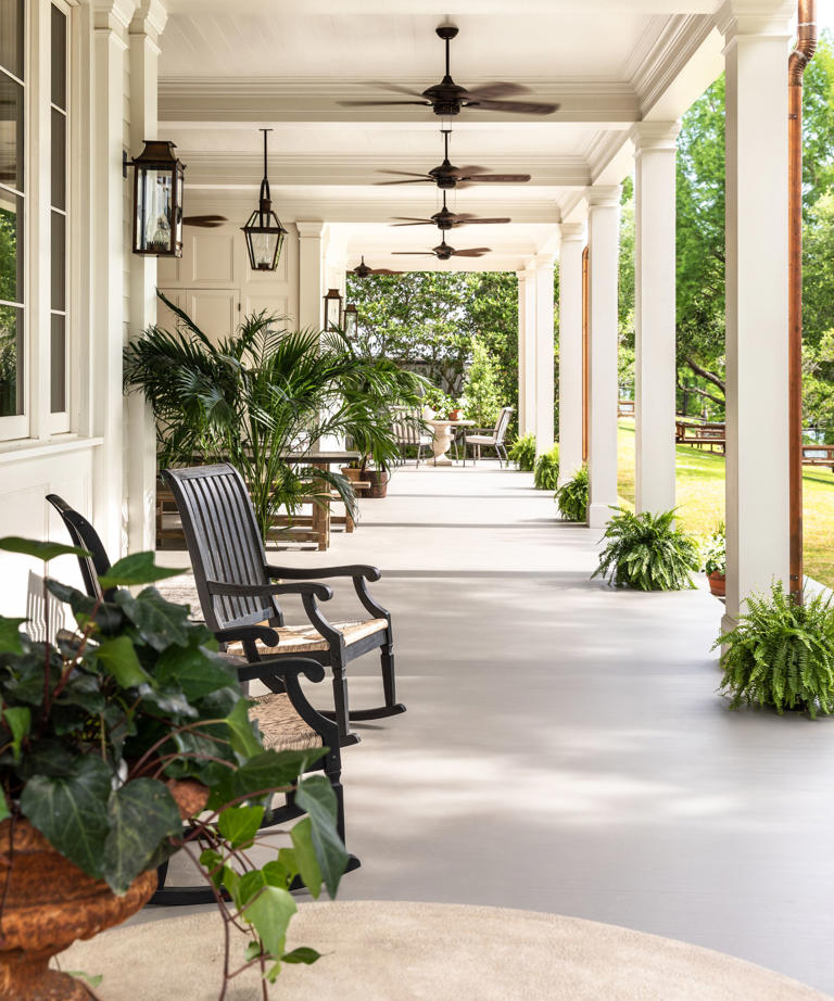 12 elegant and effortlessly livable back porch ideas that will raise ...