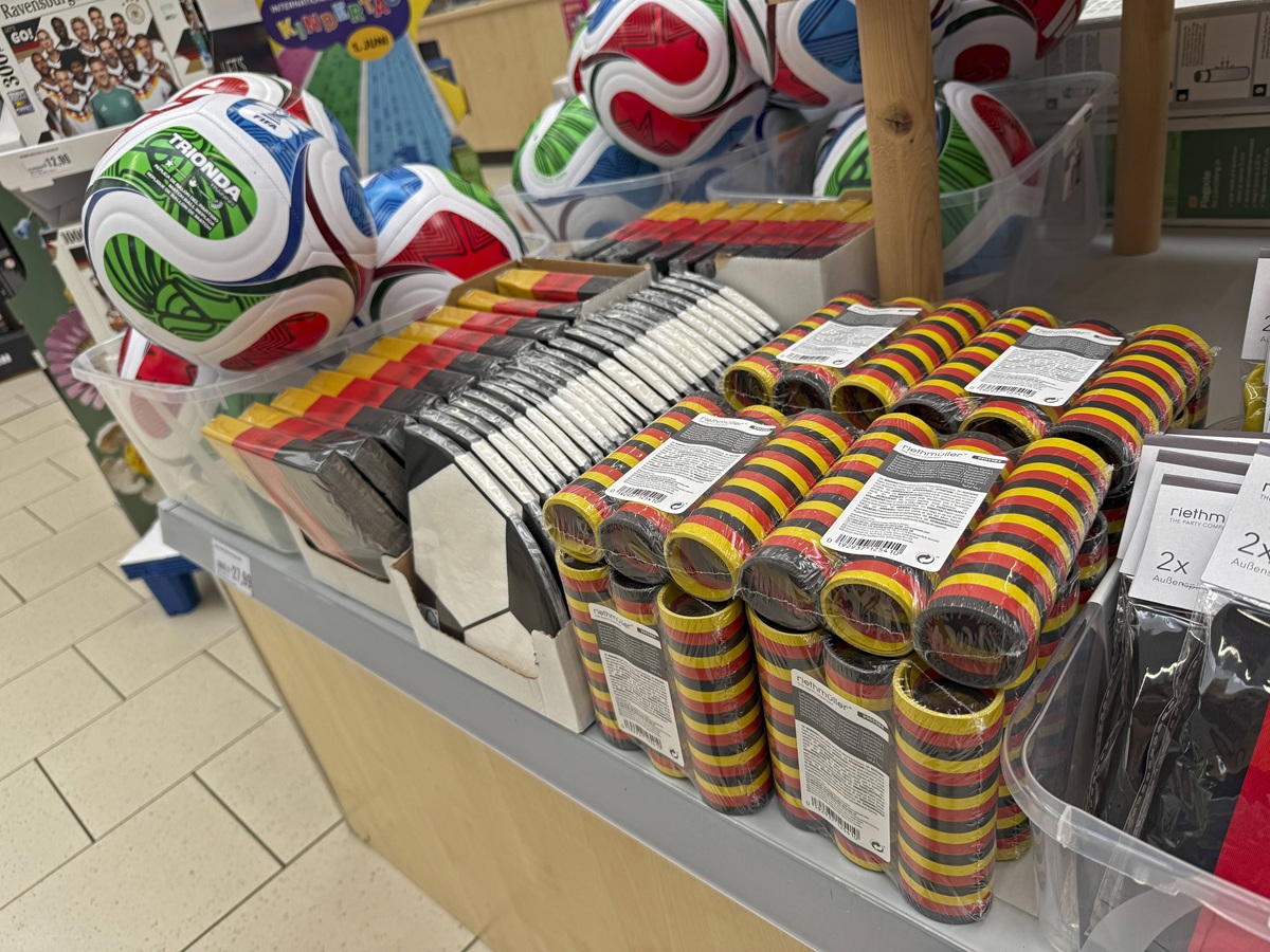 Bleibt das WM-Fieber aus? Edeka, Kaufland und Co. blicken in düstere Wochen