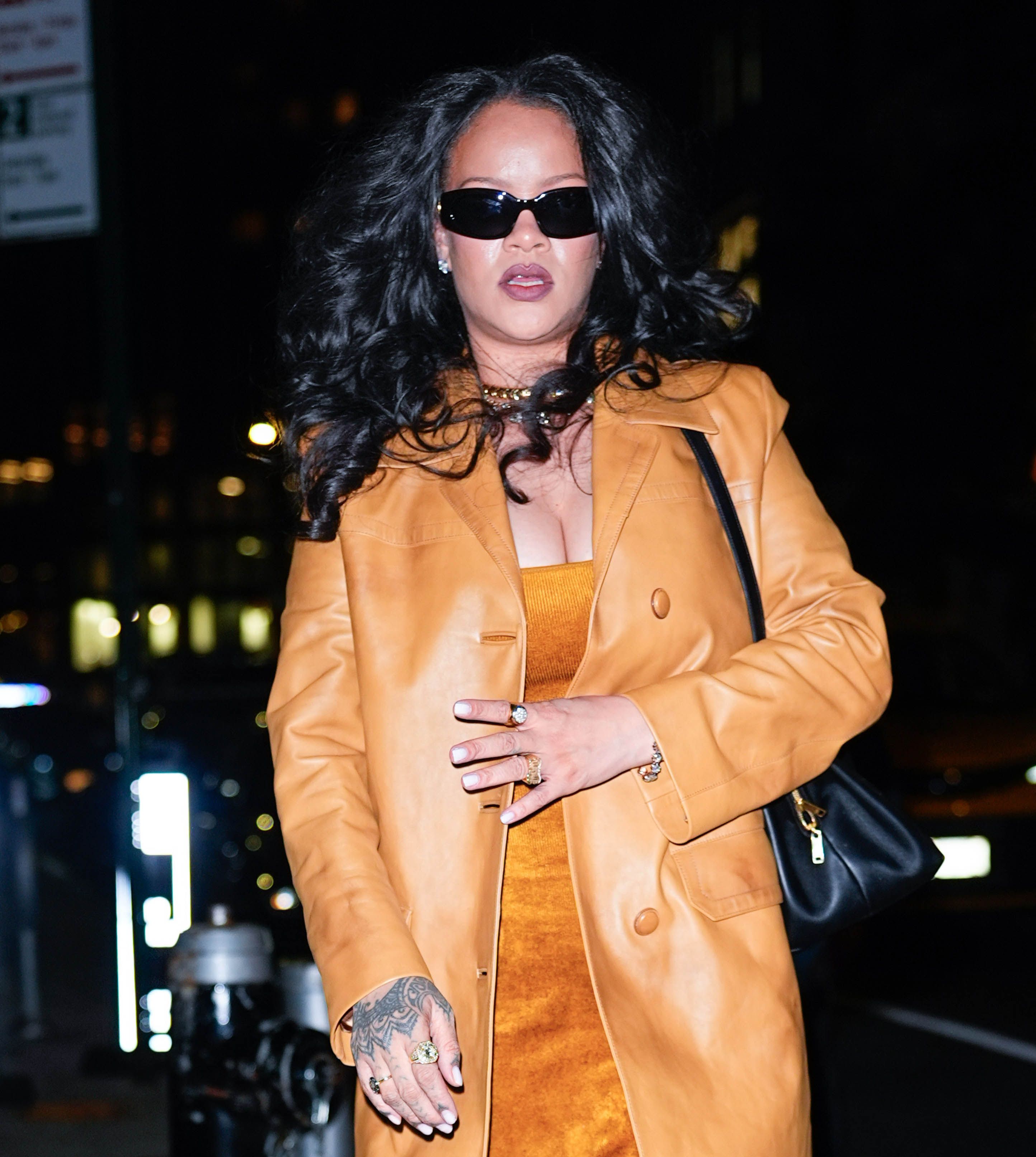 Rihanna proves a squared-off shape looks just as chic on short nails