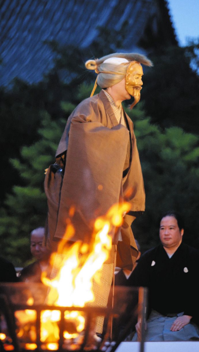 幽玄の美に酔いしれる 川崎大師 恒例の「薪能」