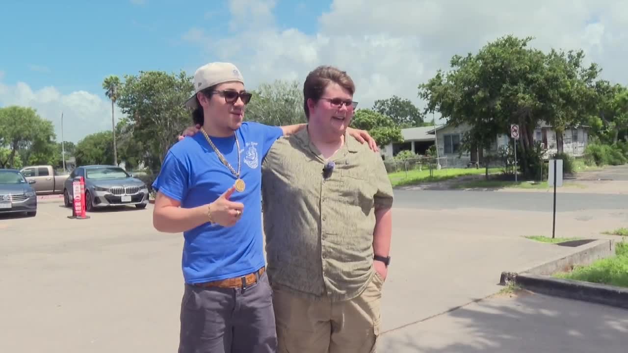 Corpus Christi student goes viral reviewing local restaurants