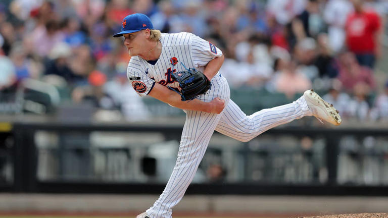 Mets recall relief pitcher amid Christian Scott news