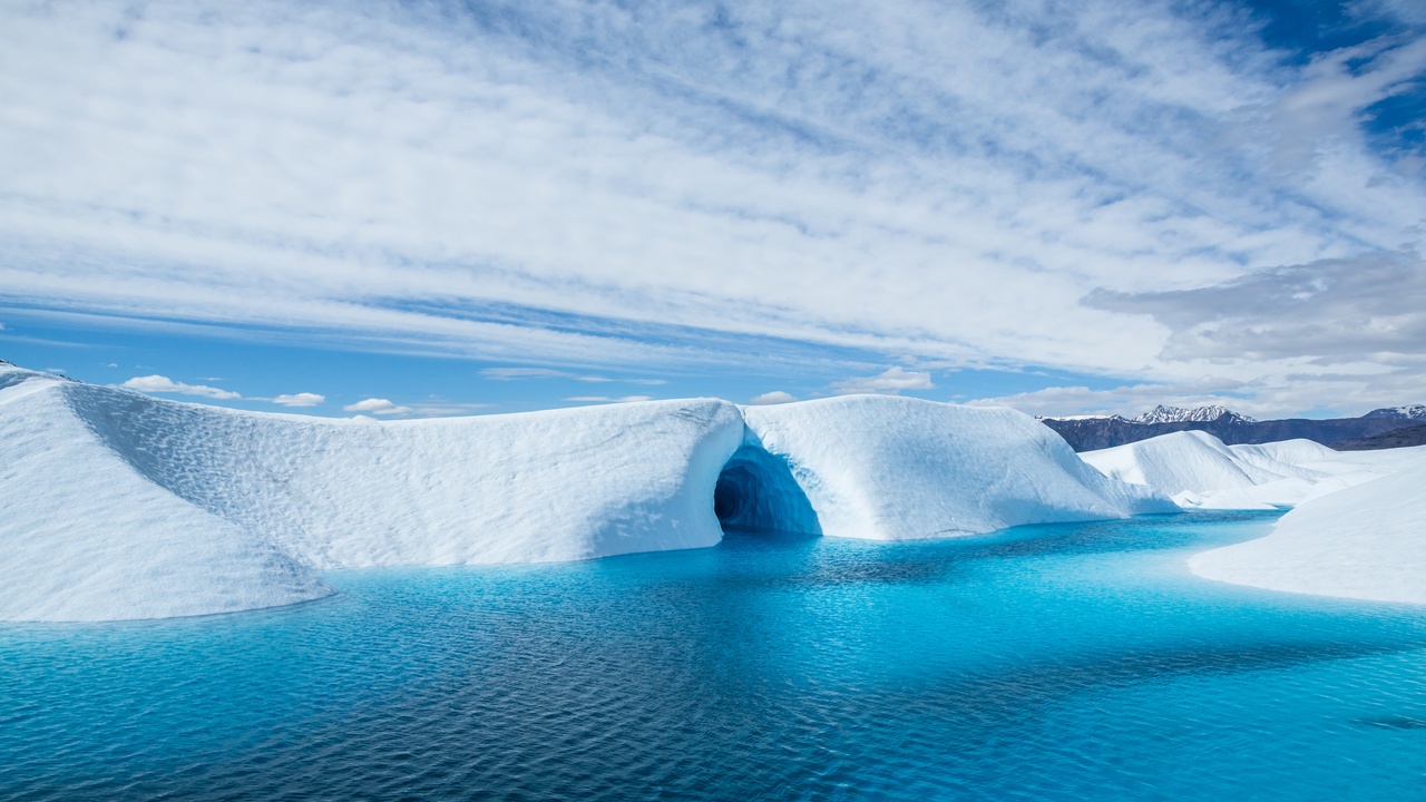 Alaska’s biggest glacier lets you walk on 27 miles of blue ice, just ...