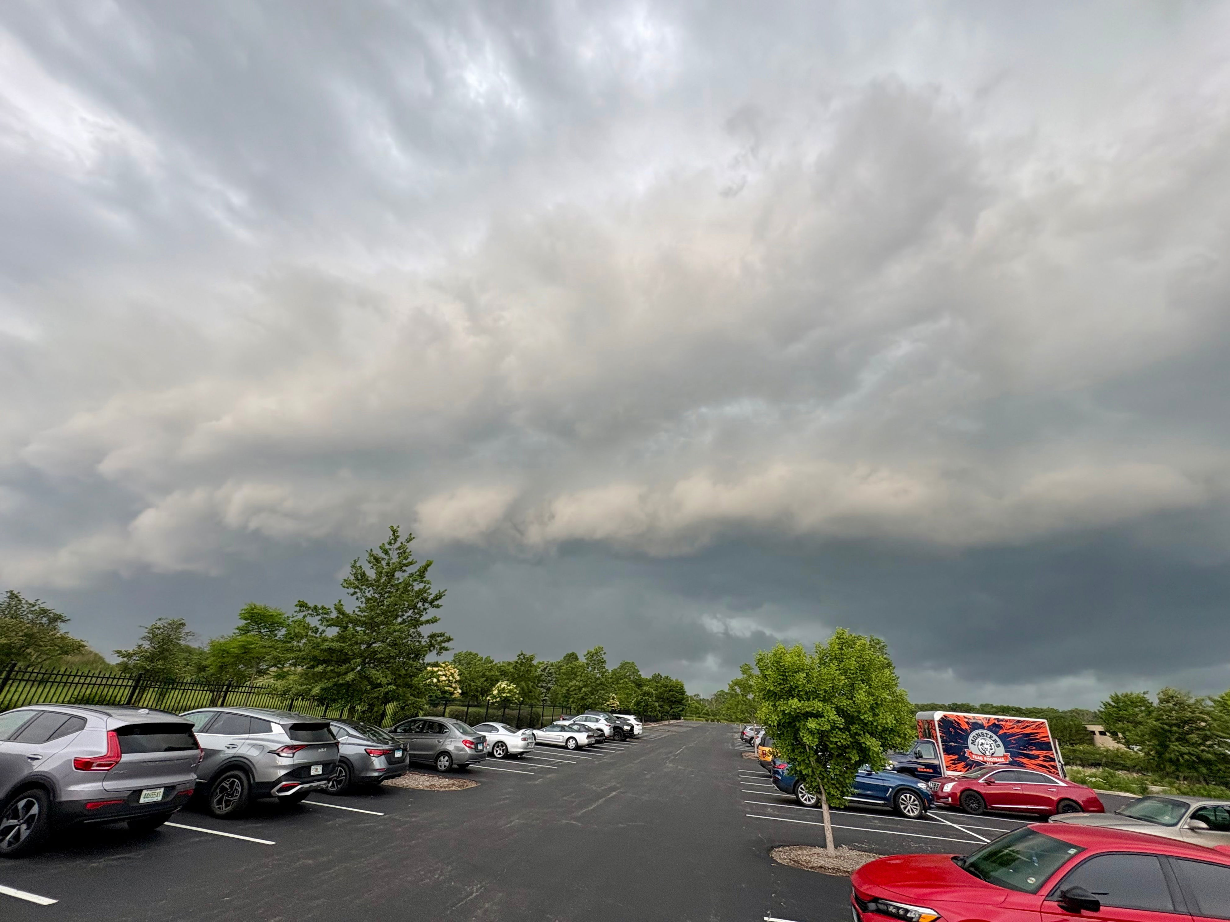Tens of thousands without power as strong storms roll through Chicago area