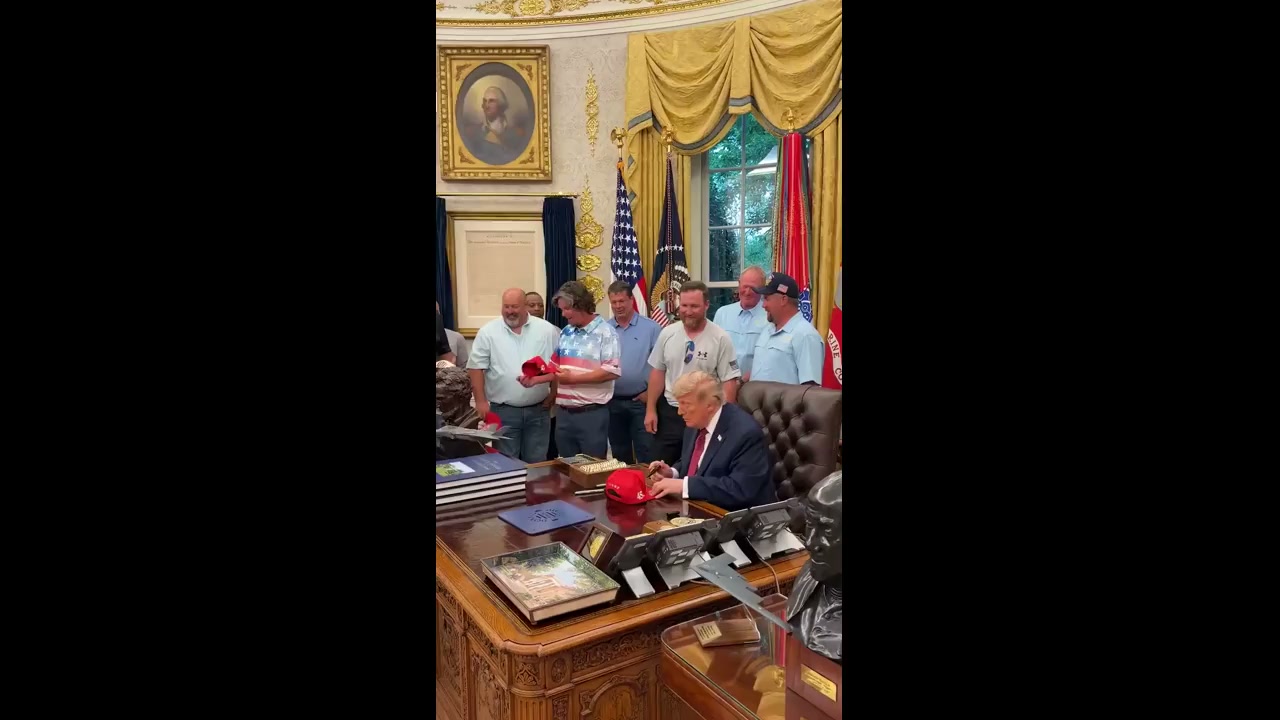 Reflecting pool crew surprised with Oval Office recognition