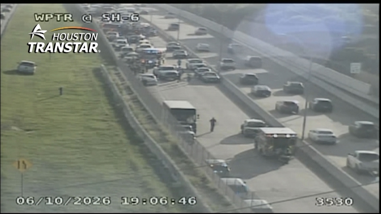 4-vehicle crash blocks all lanes on Westpark Tollway eastbound before SH-6