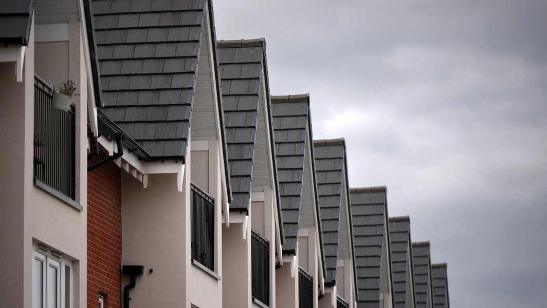 Single buyers face steep income gap in UK housing market