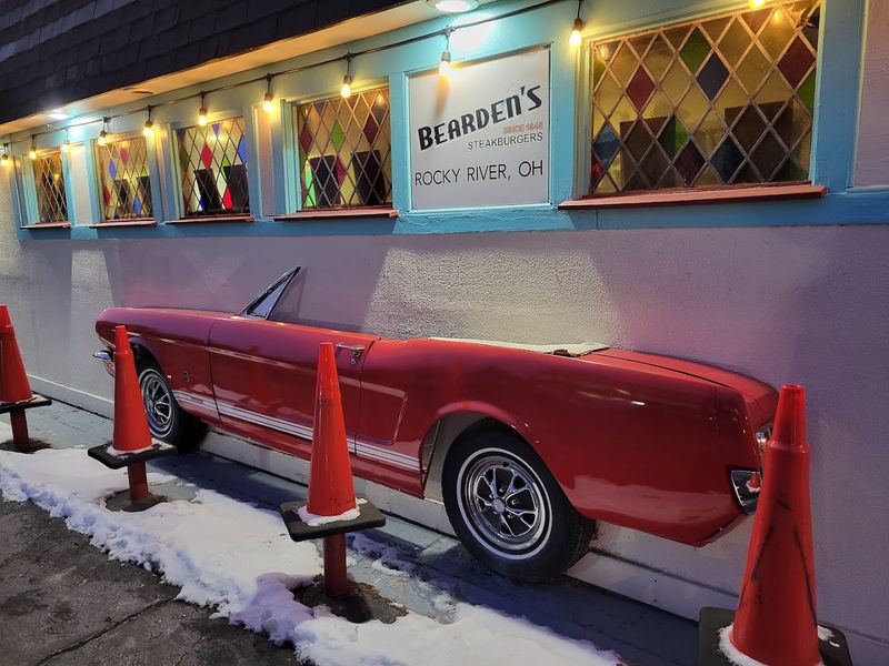 The Ohio diner where burgers come on steamed buns and fried pickles ...