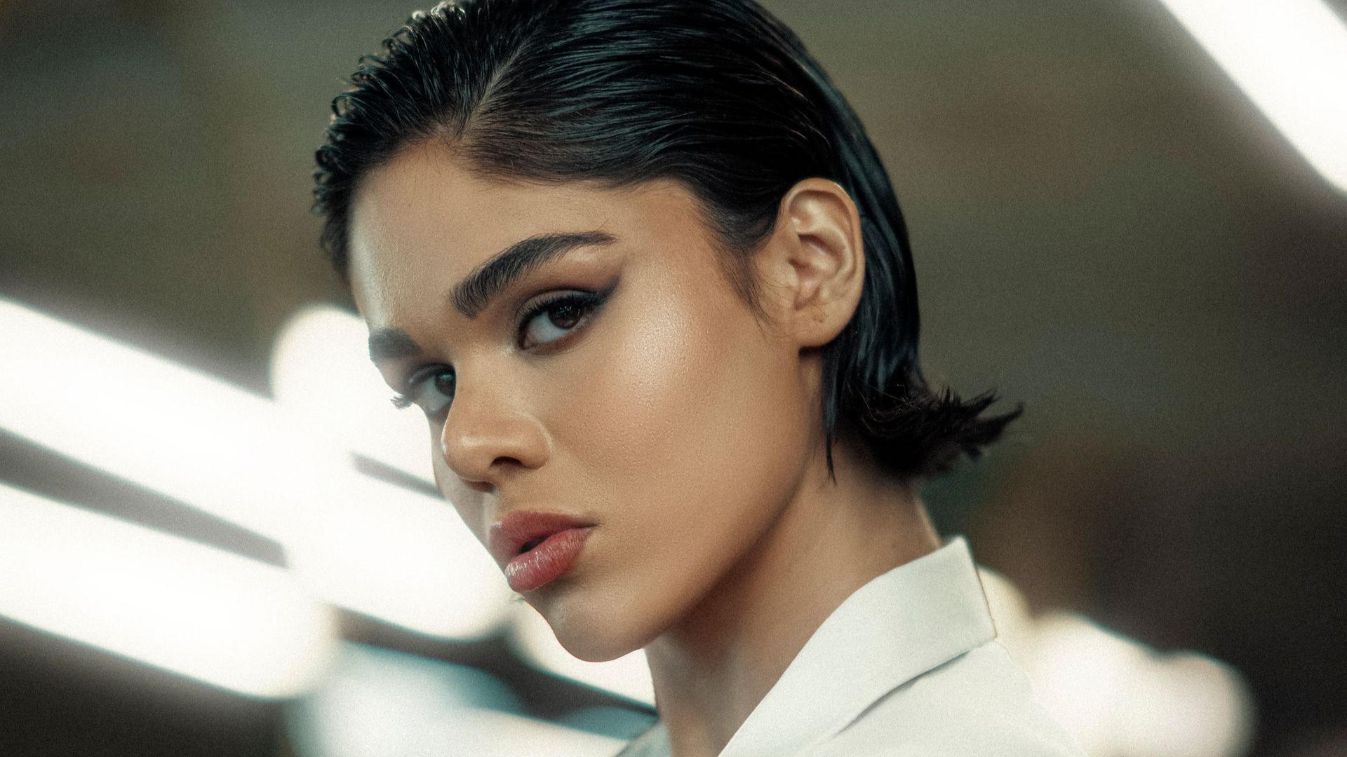 20 things women wear that make them look more mysterious