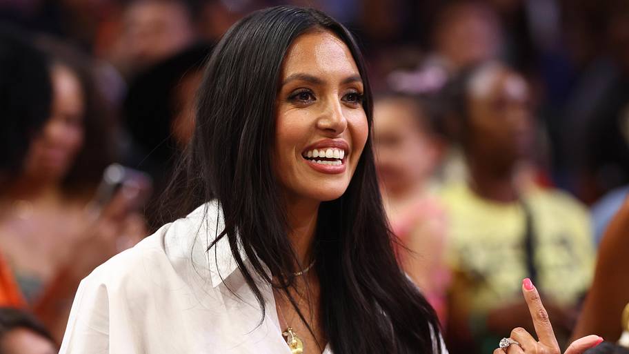 Vanessa Bryant catches eyes posing with daughter Natalia at LA ...