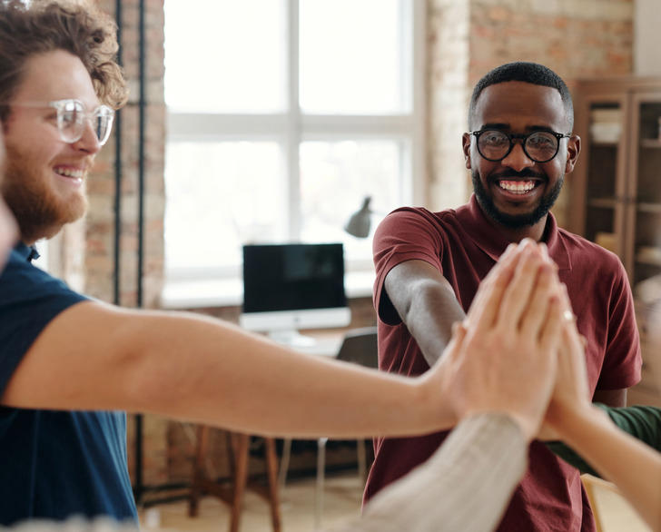 13 office moments this week that prove workplace loneliness melts away ...
