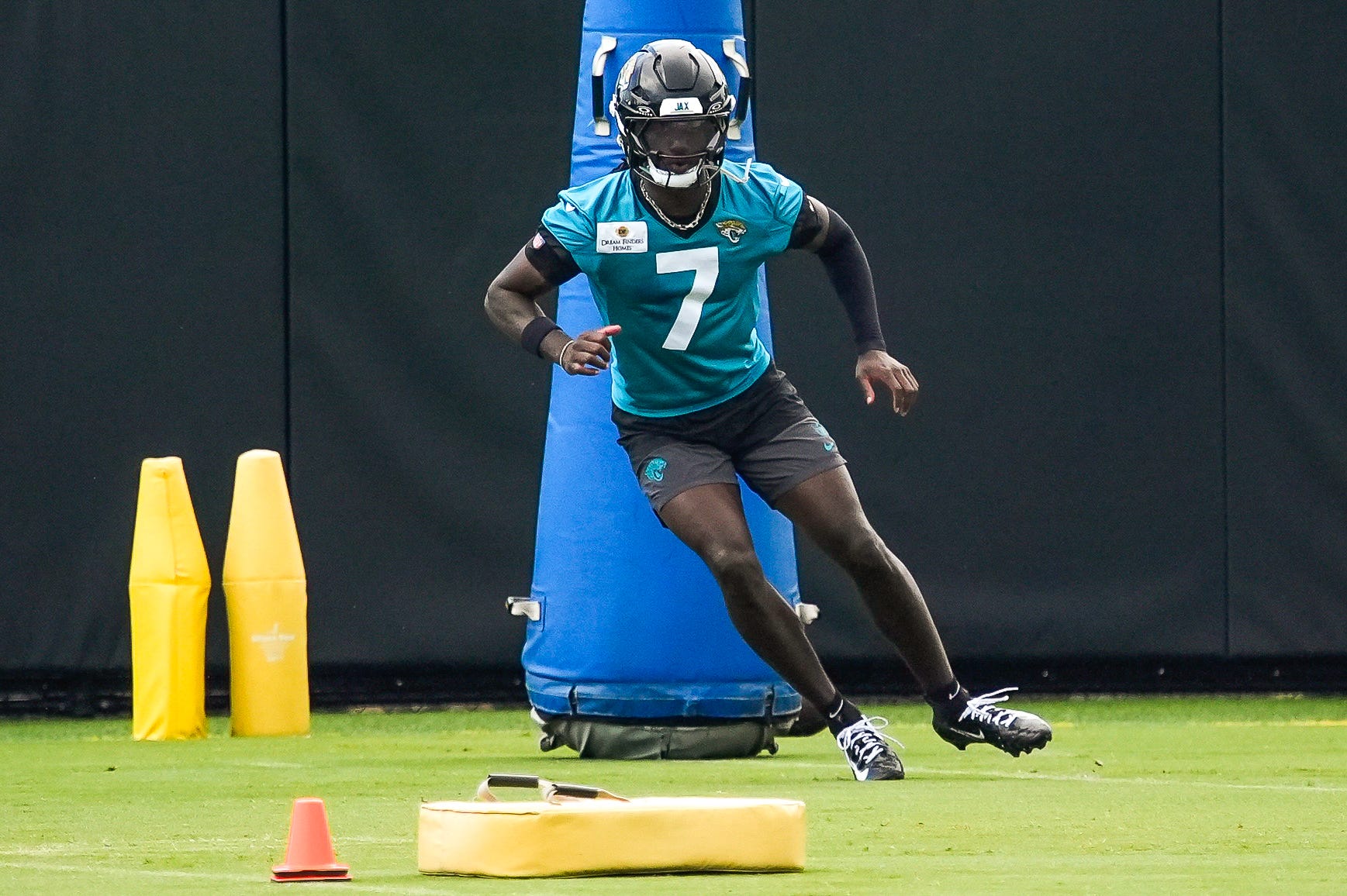 Liam Coen evaluates play of Brian Thomas during Jaguars minicamp
