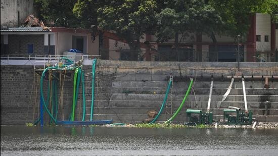 Despite increased canal supply, dry Yamuna causes 50mgd water shortfall ...