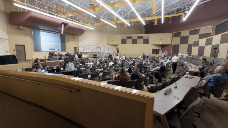 Texas landowners fight massive transmission line project at Austin hearing