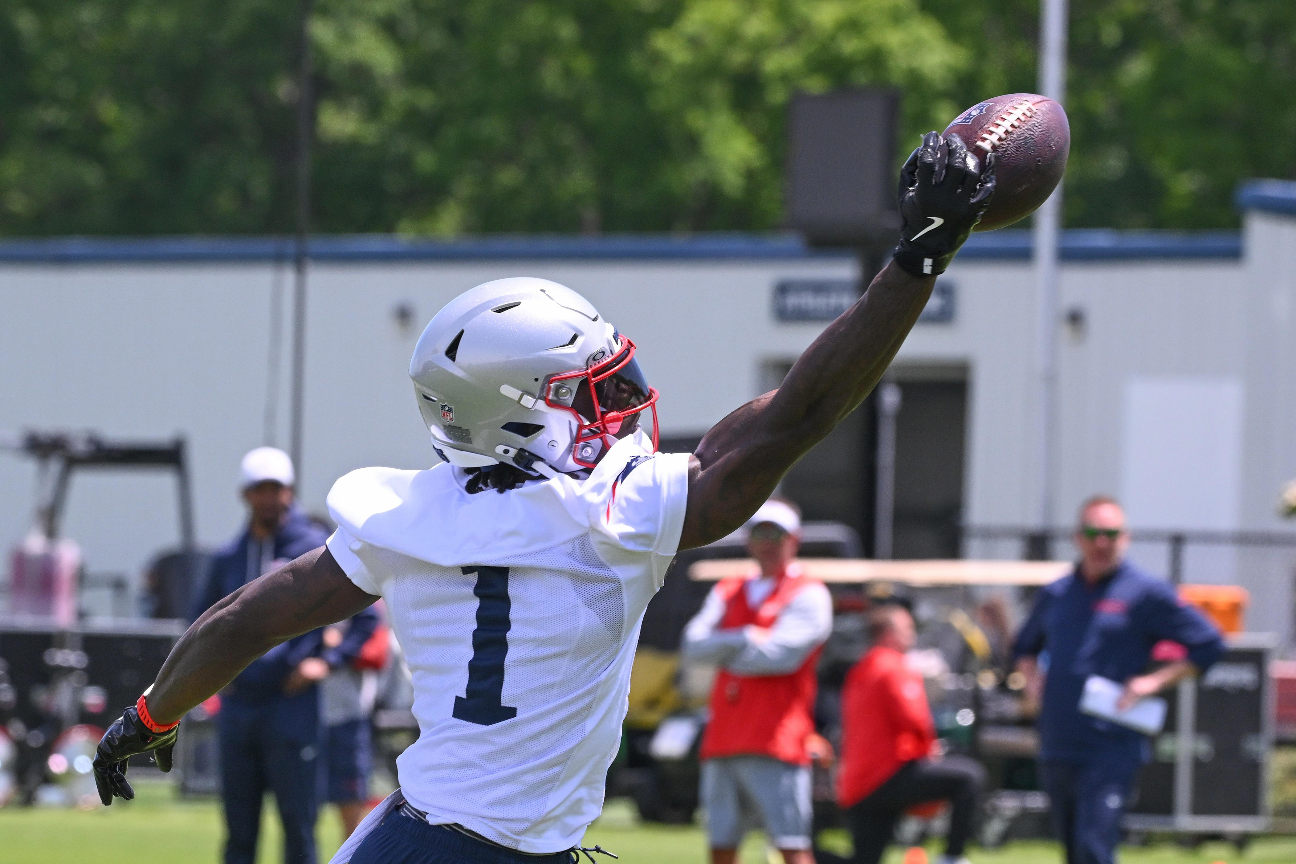 Video of Drake Maye's minicamp touchdown pass to AJ Brown goes viral