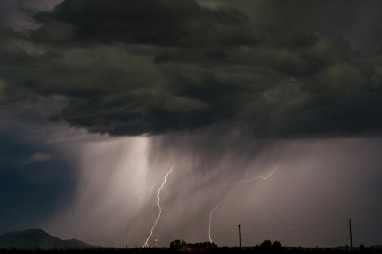 Hundreds of thousands without power after severe thunderstorms