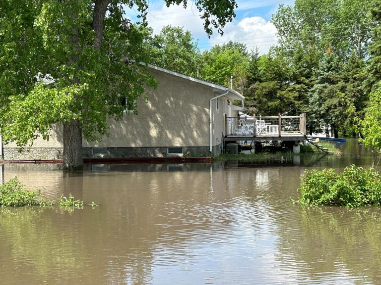 RM of Rosser declares state of emergency as flooding forces Grosse Isle ...