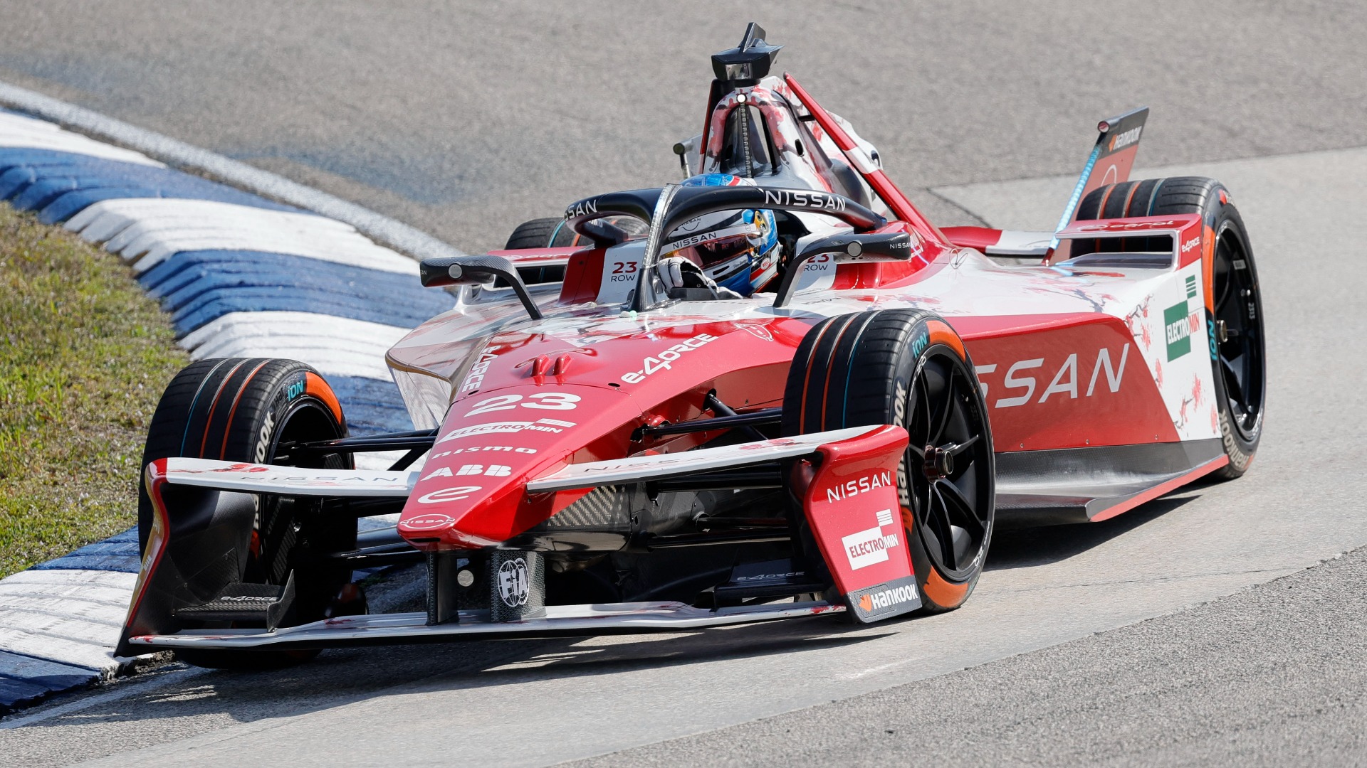 Oliver Rowland mentors rising F1 star Arvid Lindblad